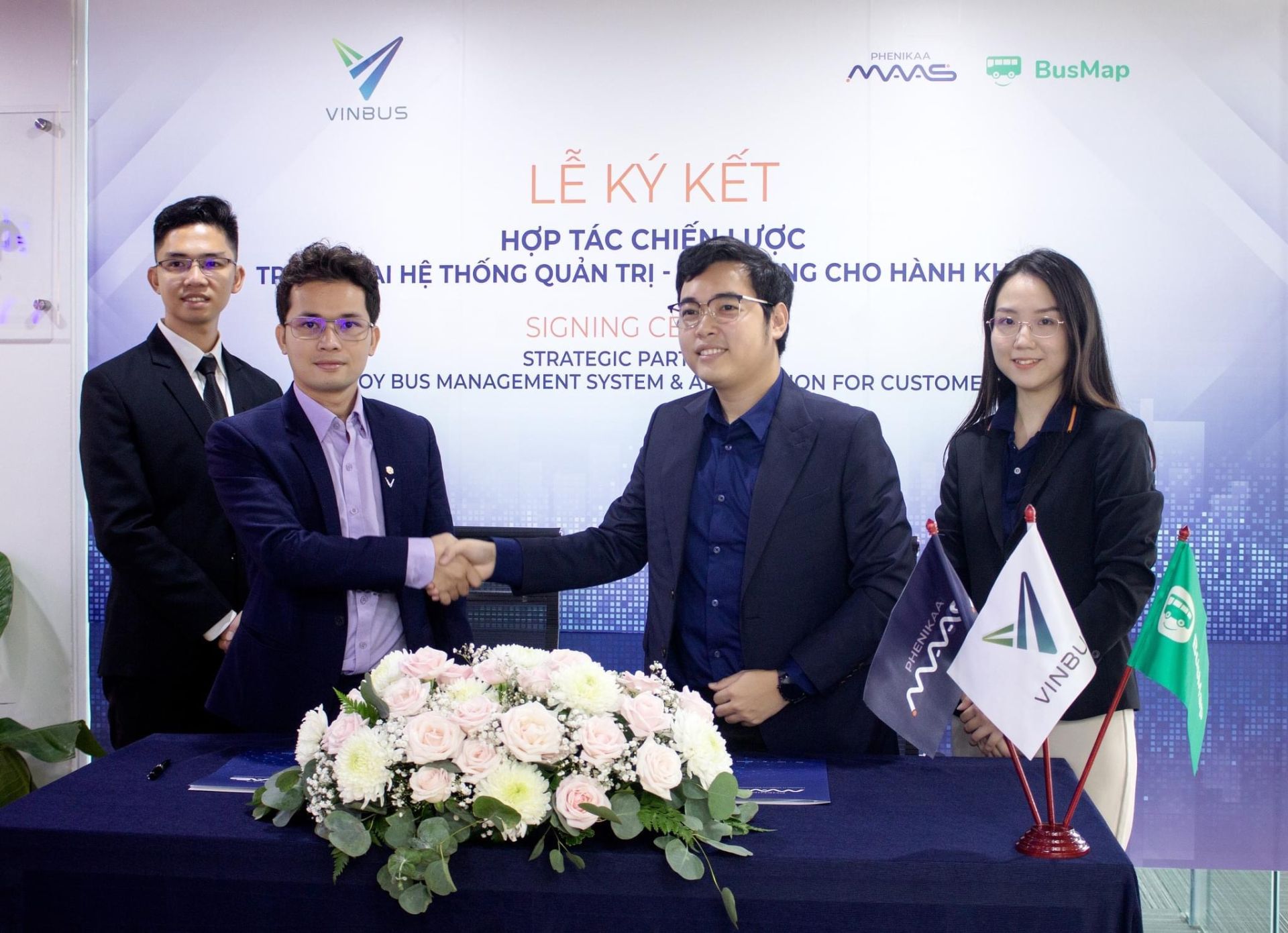 VinBus - VinBus ký kết hợp tác triển khai ứng dụng App VinBus